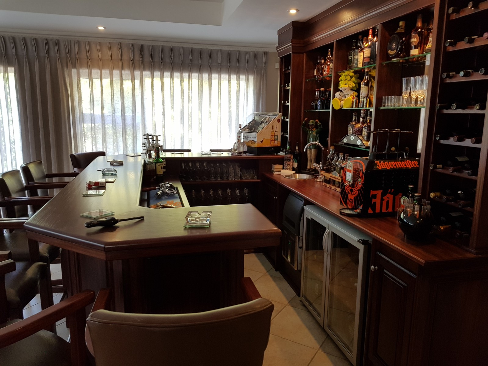 Solid Mahogany Bar - The Wood Studio